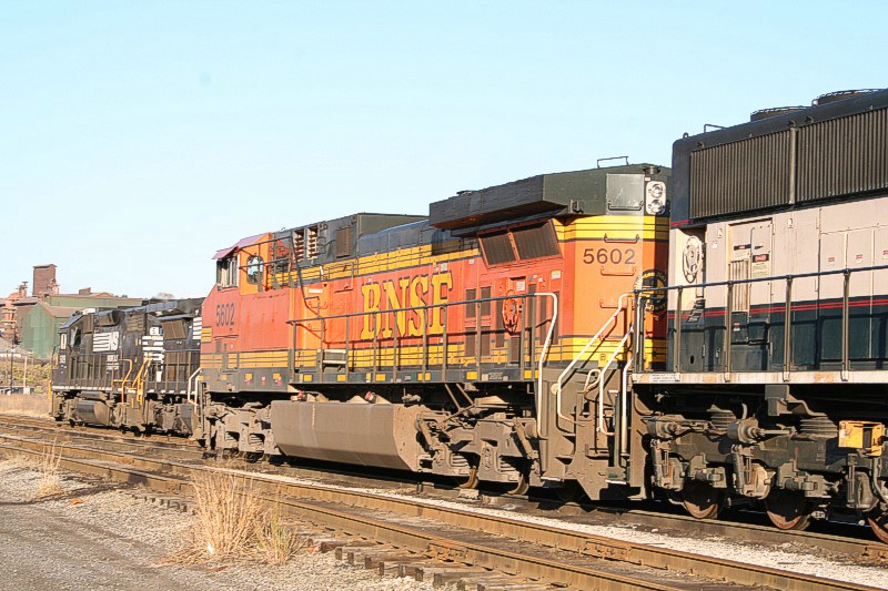 BNSF 5602